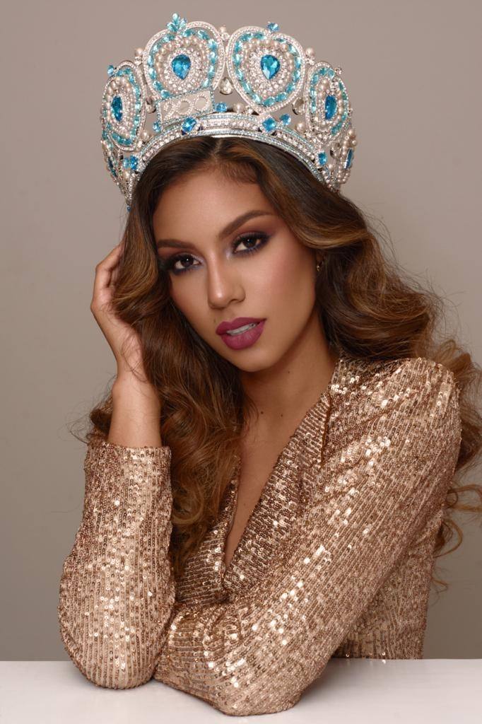María de los Ángeles Suárez culmina su año como reina de Guayaquil - Si ...